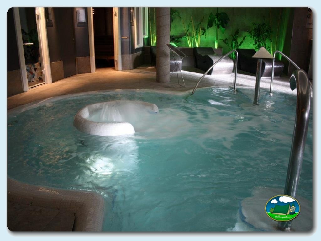 Camping Berga Resort en Berga, informacion instalaciones, alojamientos ...