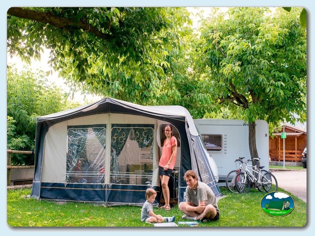 Camping Berga Resort en Berga, informacion instalaciones, alojamientos ...