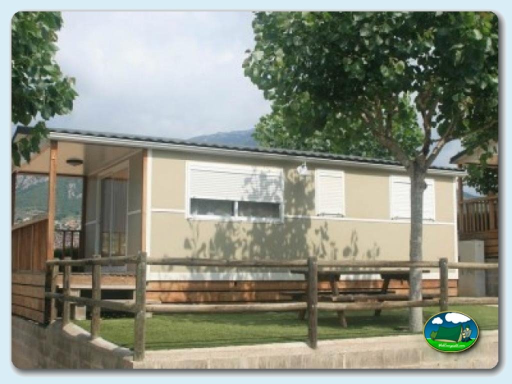 Camping Berga Resort en Berga, informacion instalaciones, alojamientos ...